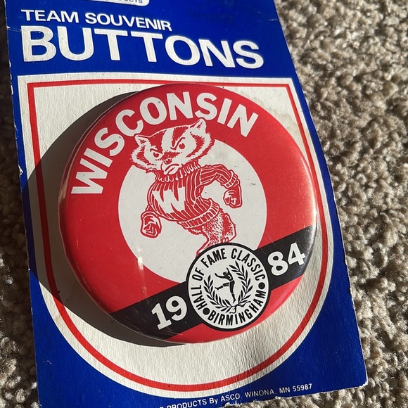 Other | Vintage 1984 Wisconsin Badgers Team Souvenir American Logo ...